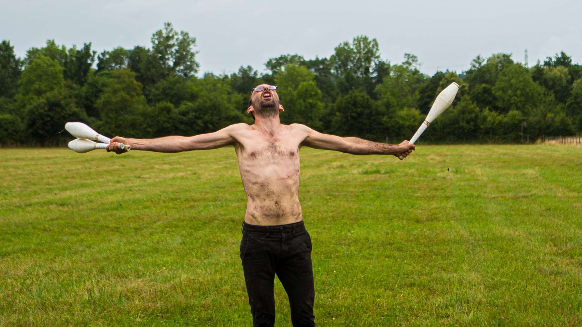 Les fils rouges | Le Plongeoir, Pôle national Cirque Le Mans