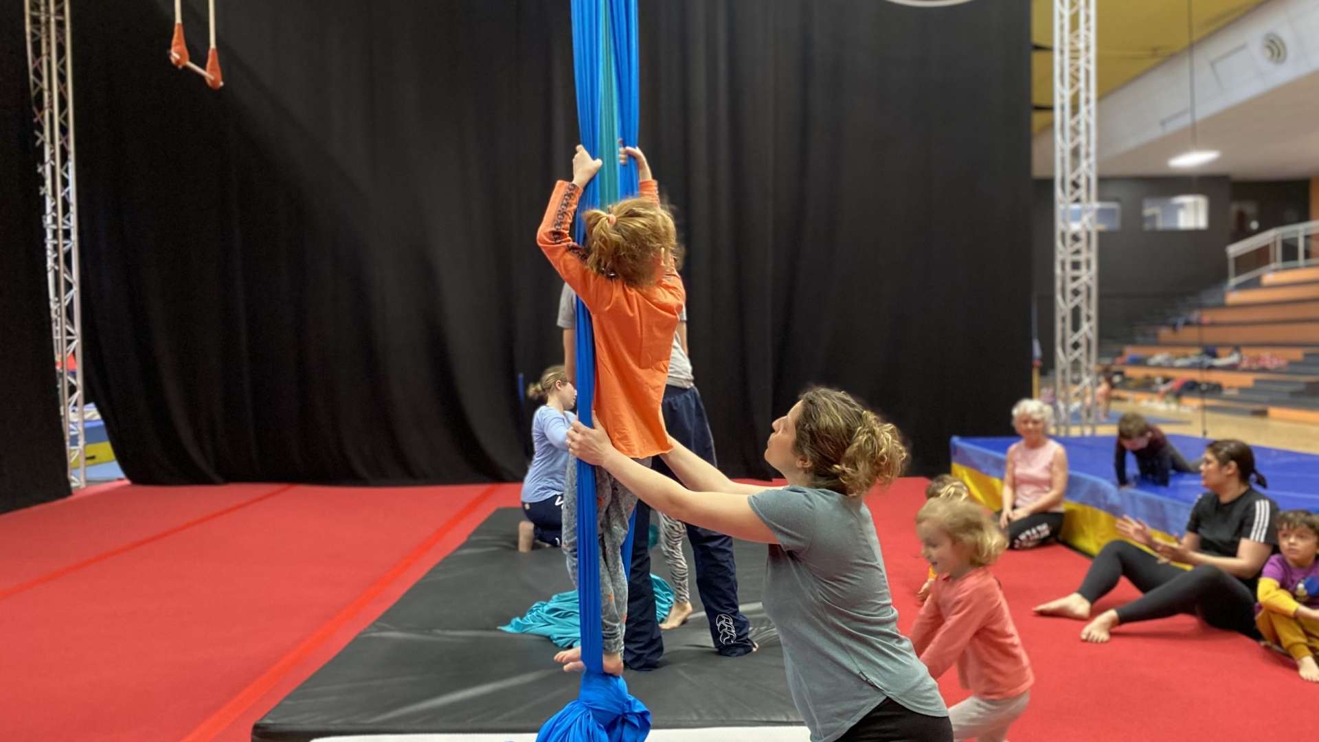 Stage initiation cirque en famille | Le Plongeoir, Pôle national Cirque Le Mans